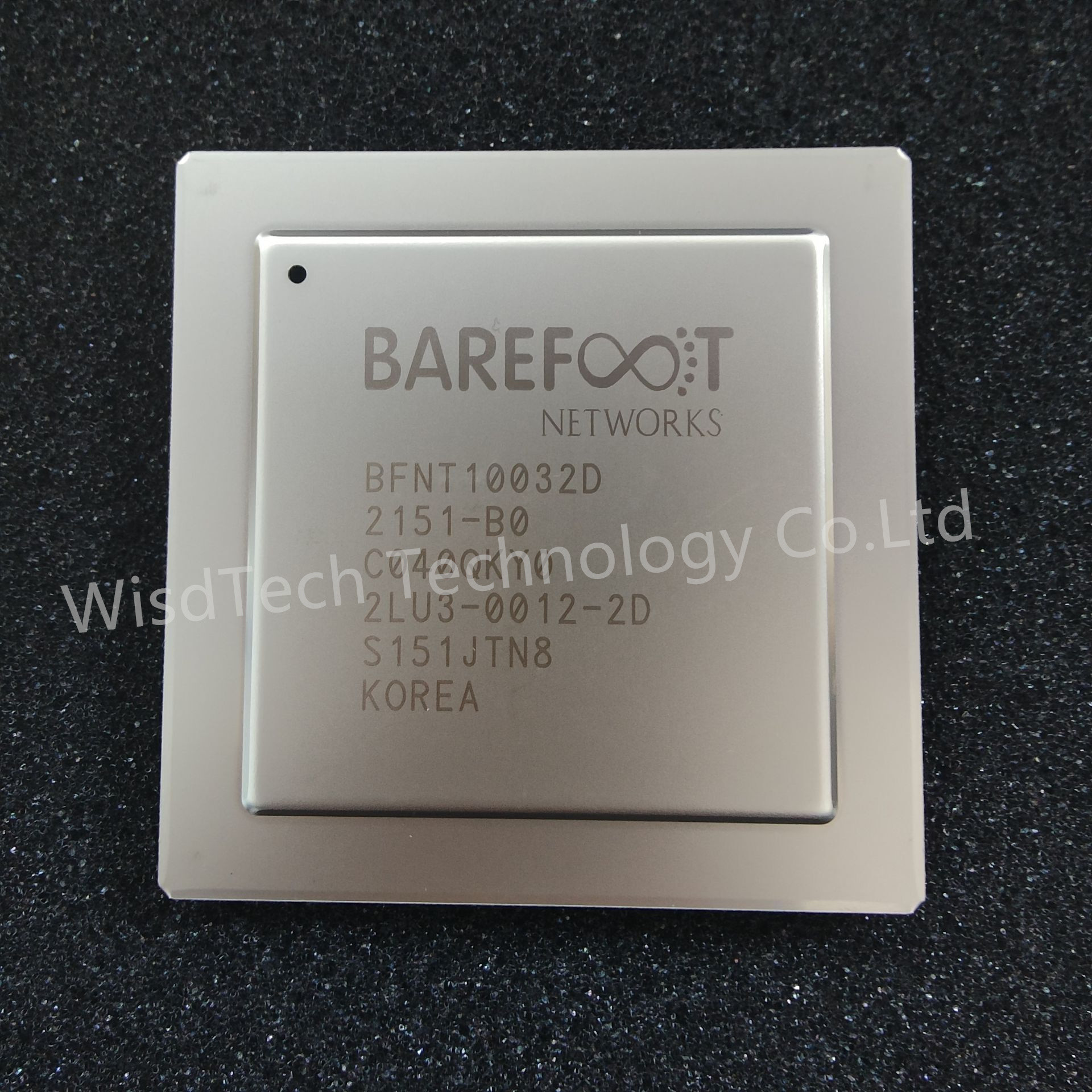 BFN-T10-032D-020-B0 A 64x100G ports P4 programmable Ethernet switch